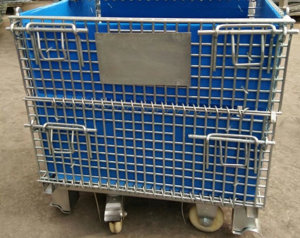 Wire mesh container with hollow sheet